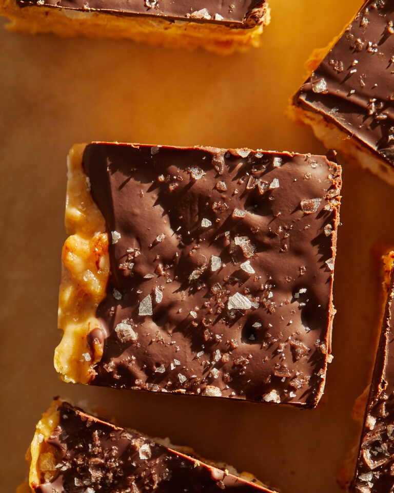 Butterscotch-Chocolate Corn Flake Treats | easygayoven