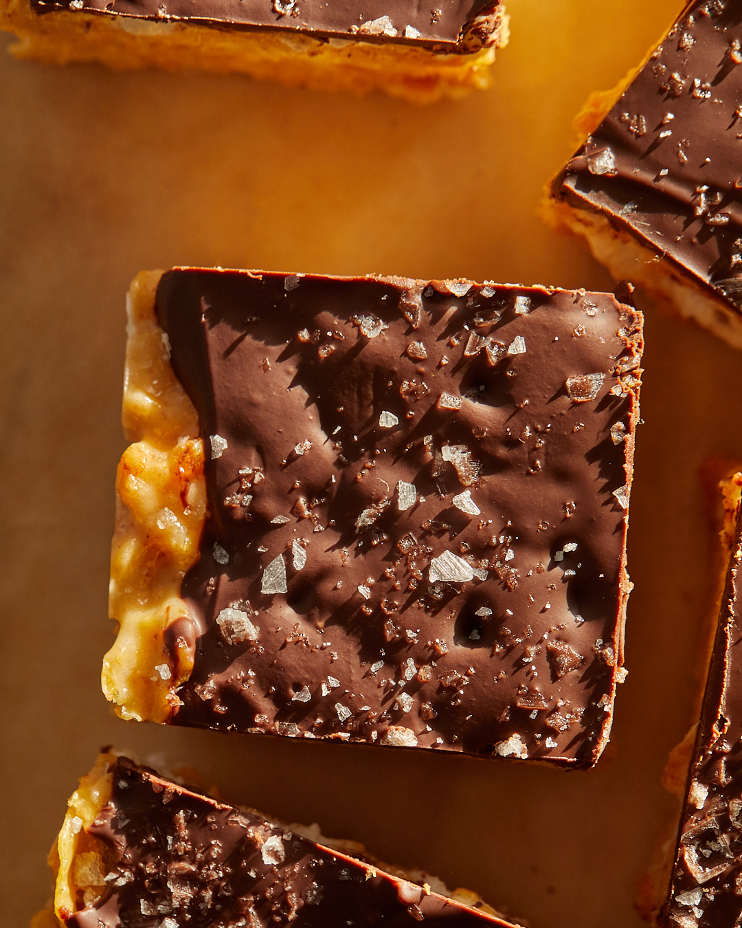 Butterscotch-Chocolate Corn Flake Treats | easygayoven