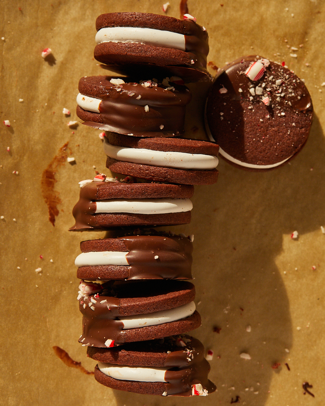 Peppermint Marshmallow Chocolate Sandwiches | easygayoven