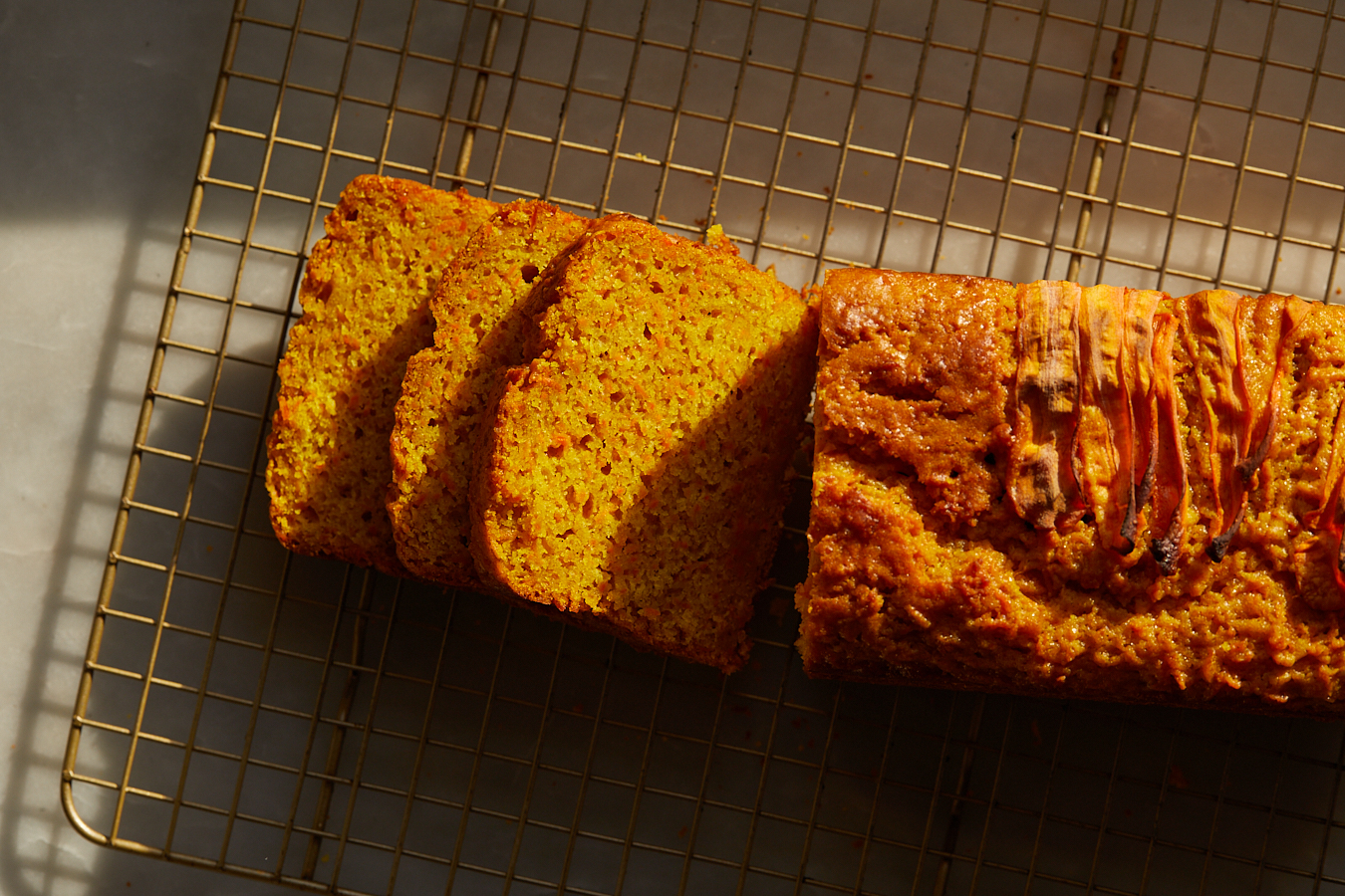 Turmeric Carrot Cake Bread | easygayoven